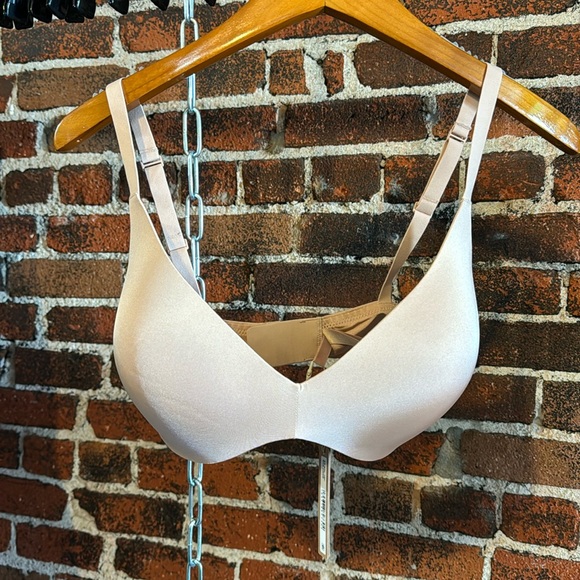 SKIMS | Intimates & Sleepwear | Skims Wireless Bra | Poshmark